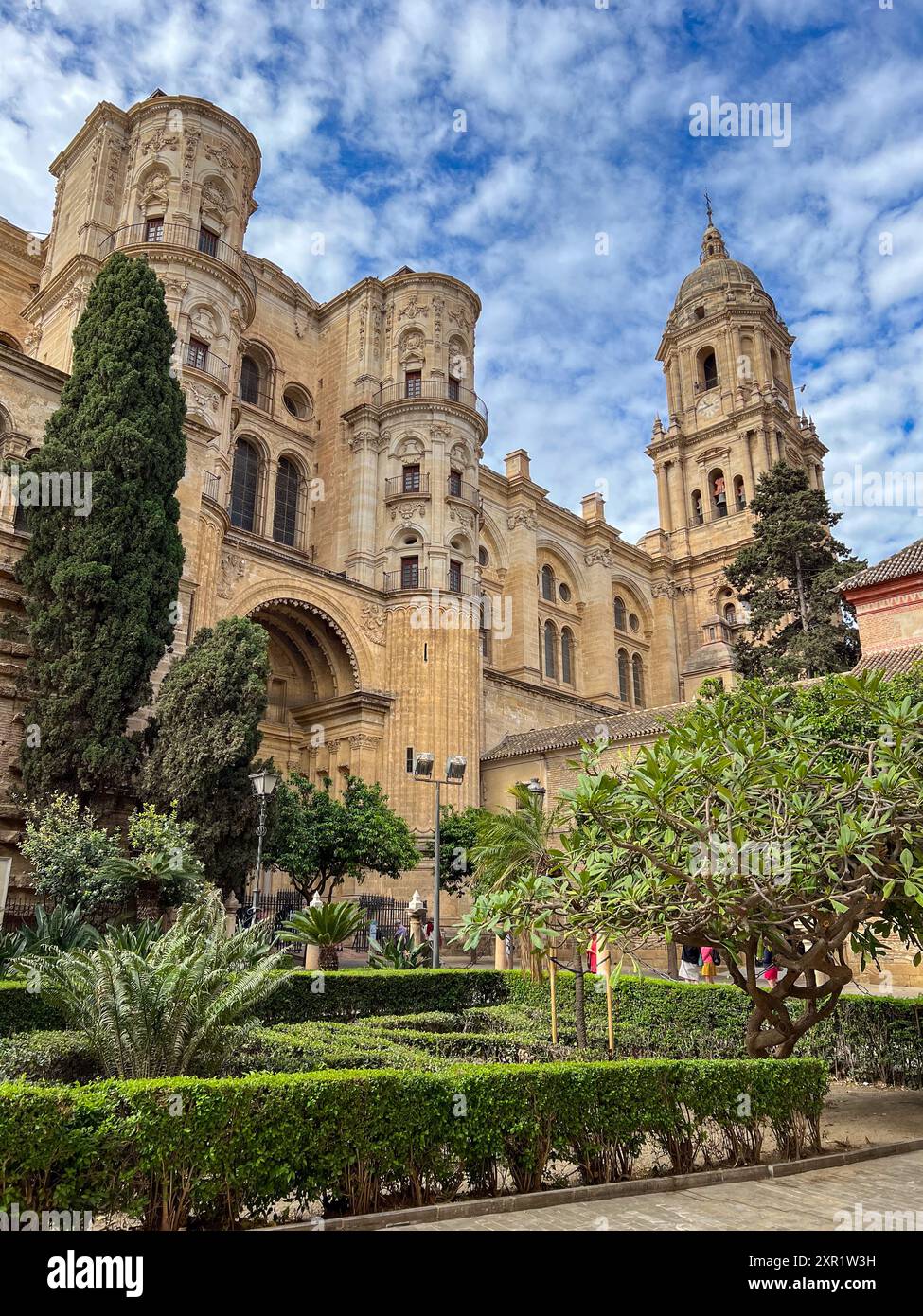 Side door gothic cathedral hi-res stock photography and images - Alamy