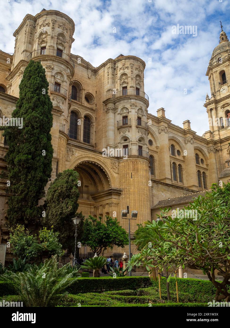 White building roman cathedral hi-res stock photography and images - Alamy