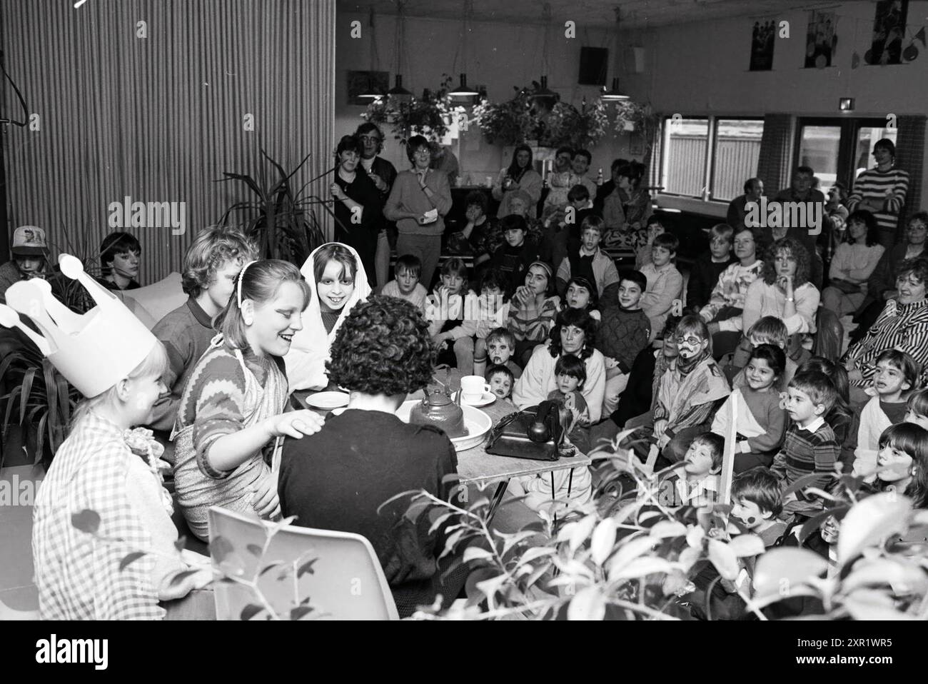 Ghost community center de til hi-res stock photography and images - Alamy