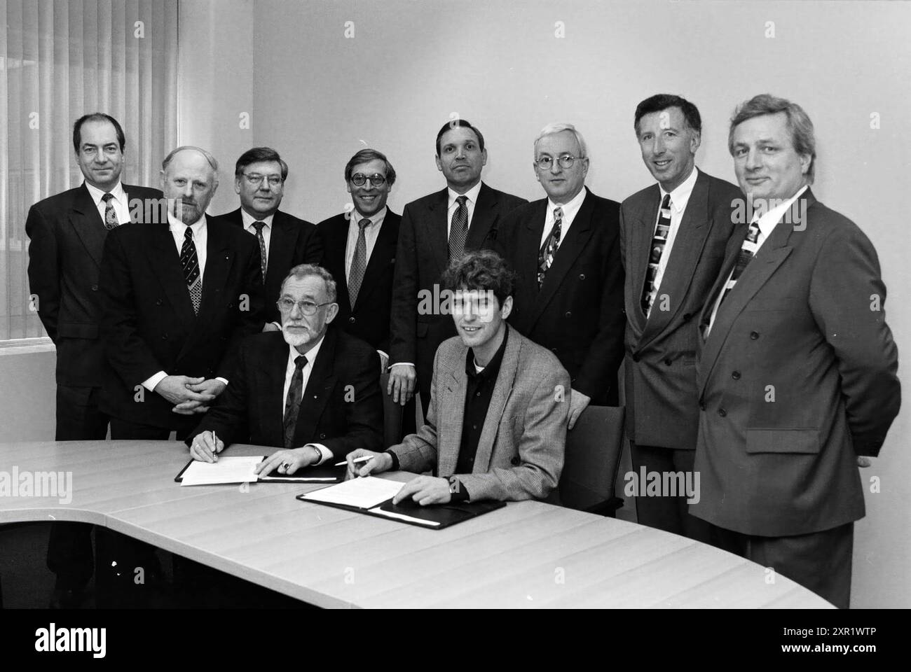 Joint implementing body hi-res stock photography and images - Alamy