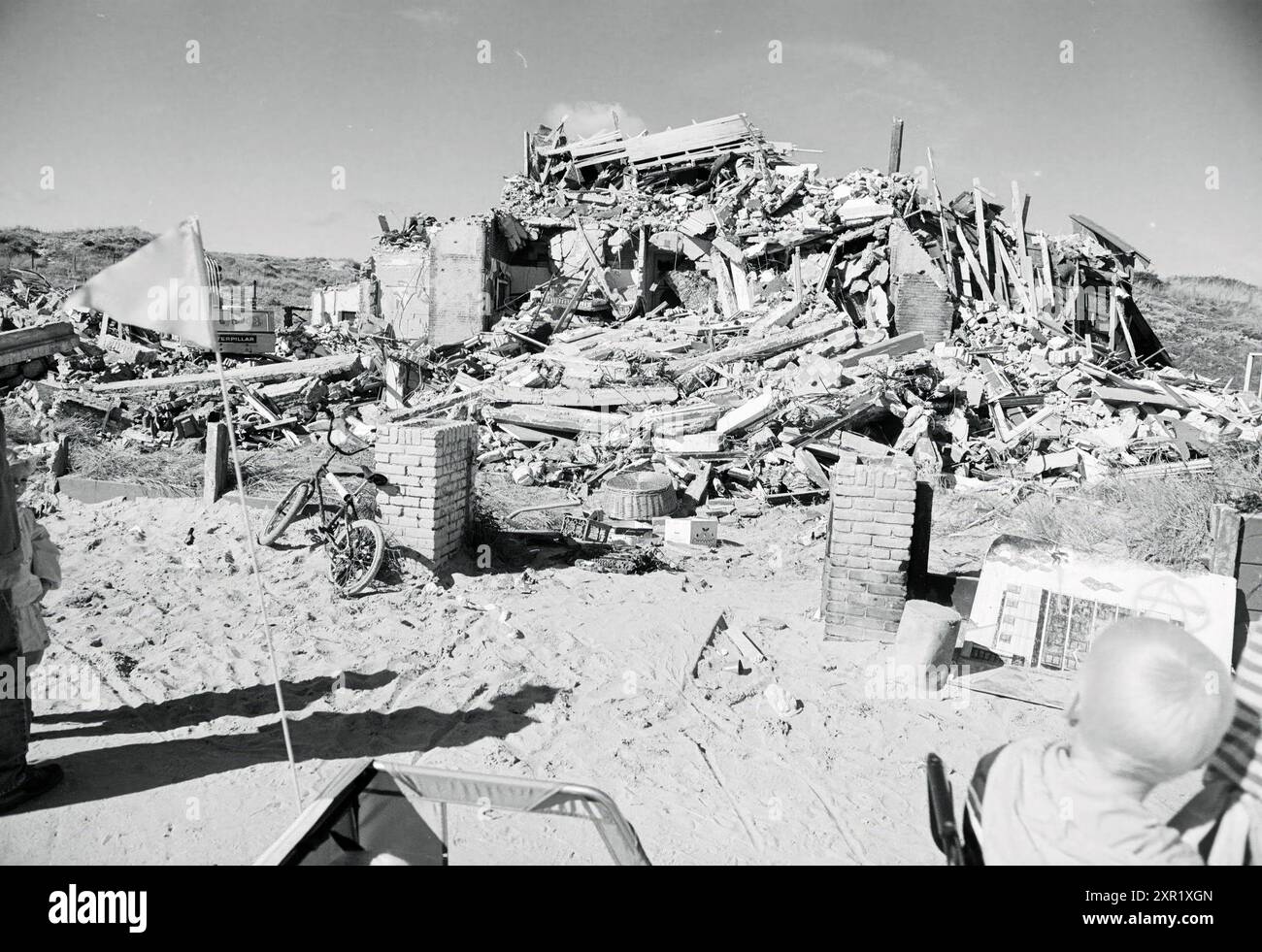 Demolition of Emma's house, 31-08-1993, Whizgle Dutch News: Historic ...