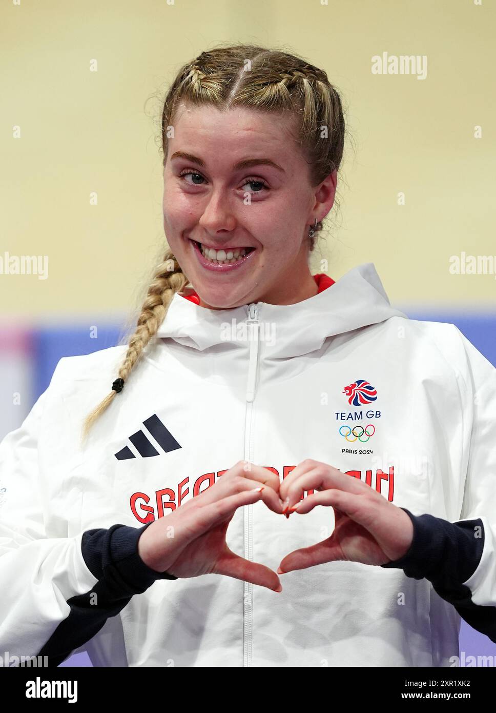 Great Britain's Emma Finucane receives her bronze medal during the ...