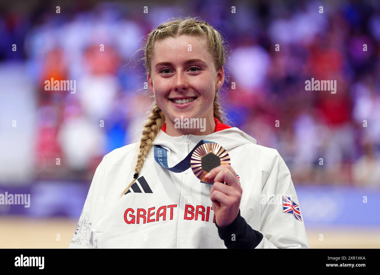 Great Britain's Emma Finucane receives her bronze medal during the ...