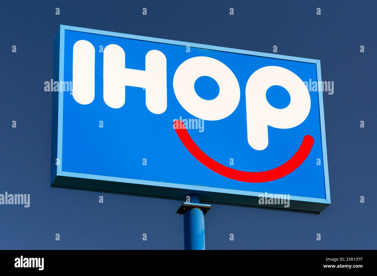 WOODBURY, MN, USA - APRIL 14, 2024: Ihop restaurant exterior sign and ...