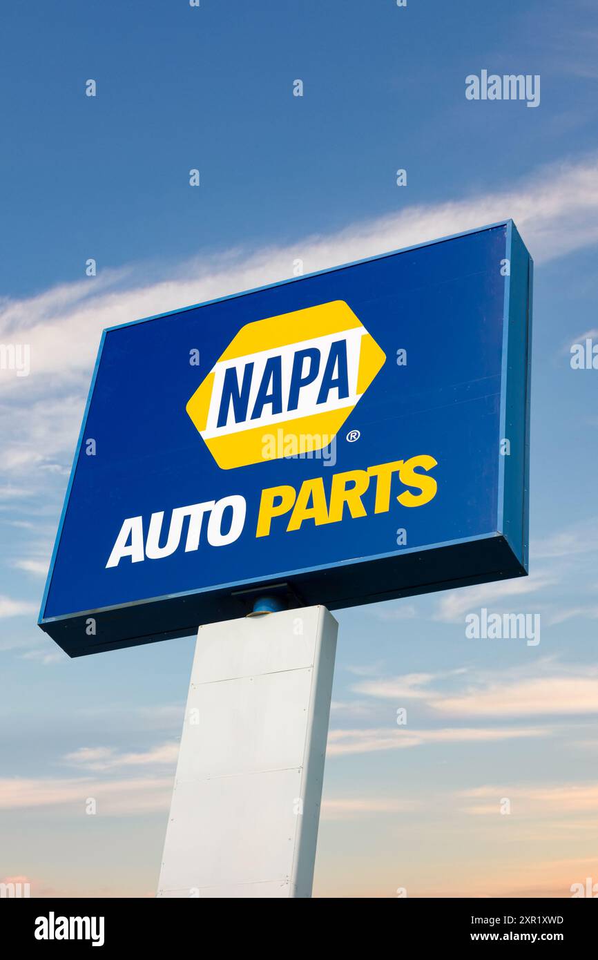 HUDSON, WI, USA - JULY 22, 2024: Napa Auto Parts retail exterior sign ...
