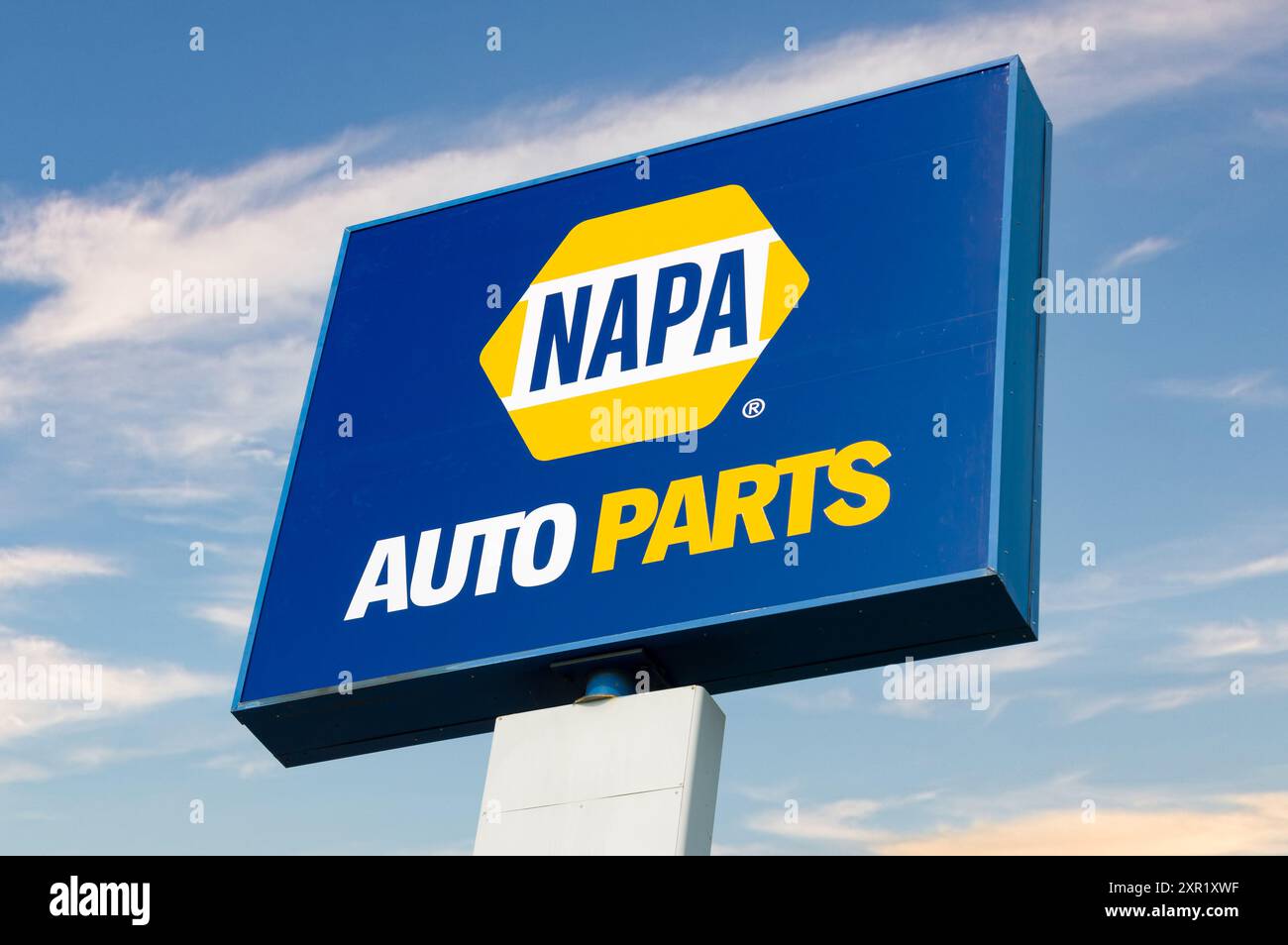 HUDSON, WI, USA - JULY 22, 2024: Napa Auto Parts retail exterior sign ...