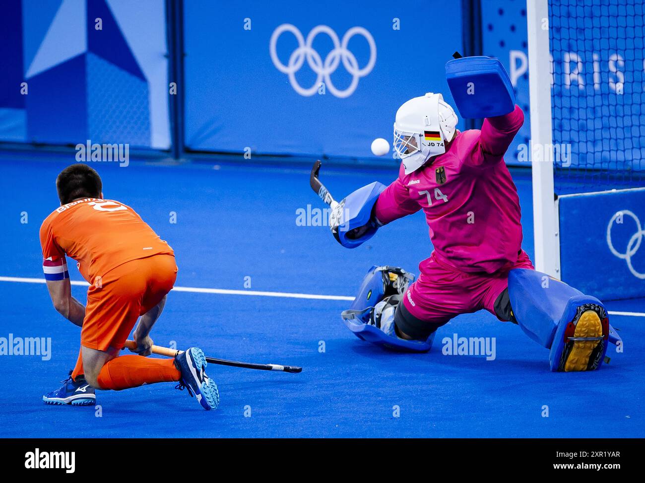PARIS - Dutch hockey player Thierry Brinkman and Jean-Paul Danneberg of ...