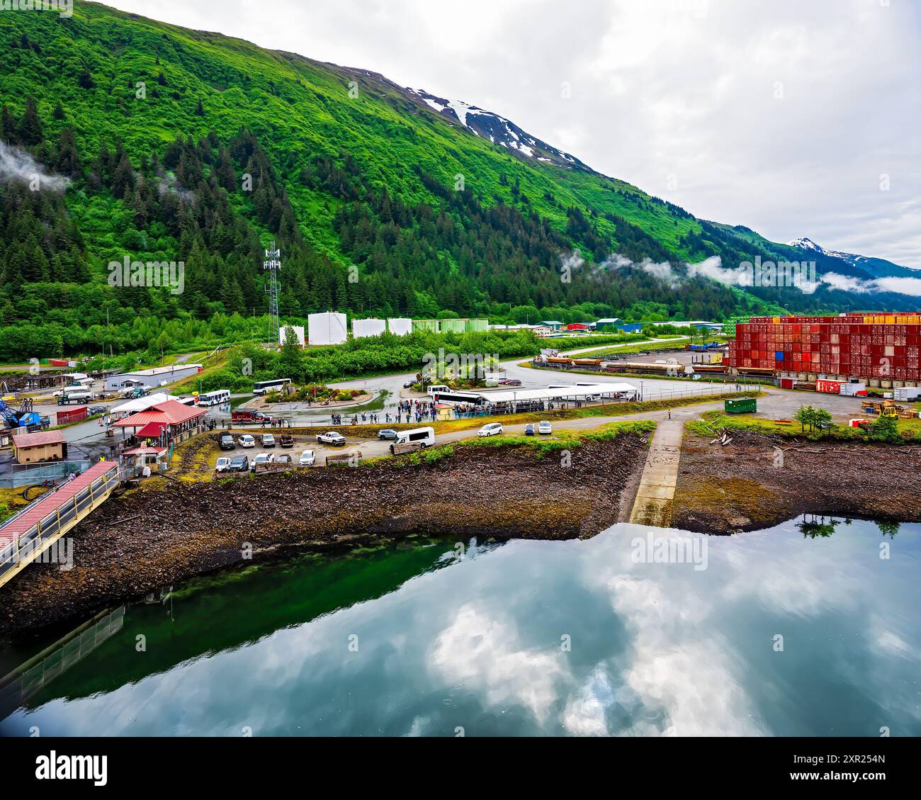 Season shipping hi-res stock photography and images - Alamy