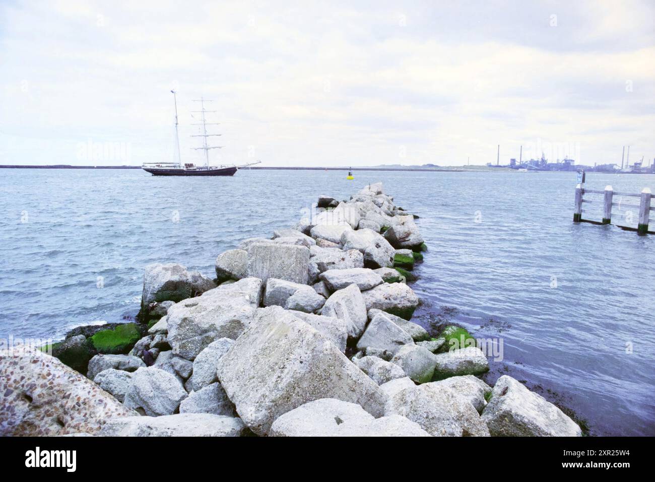 Sailing ship swan fan makkum hi-res stock photography and images - Alamy