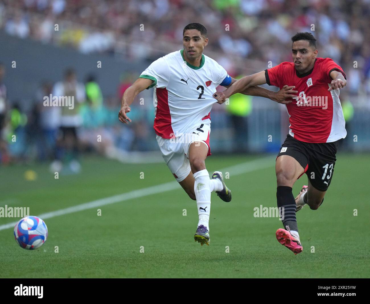 Nantes, France. 8th Aug, 2024. Karim El Debes (R) of Egypt vies with ...