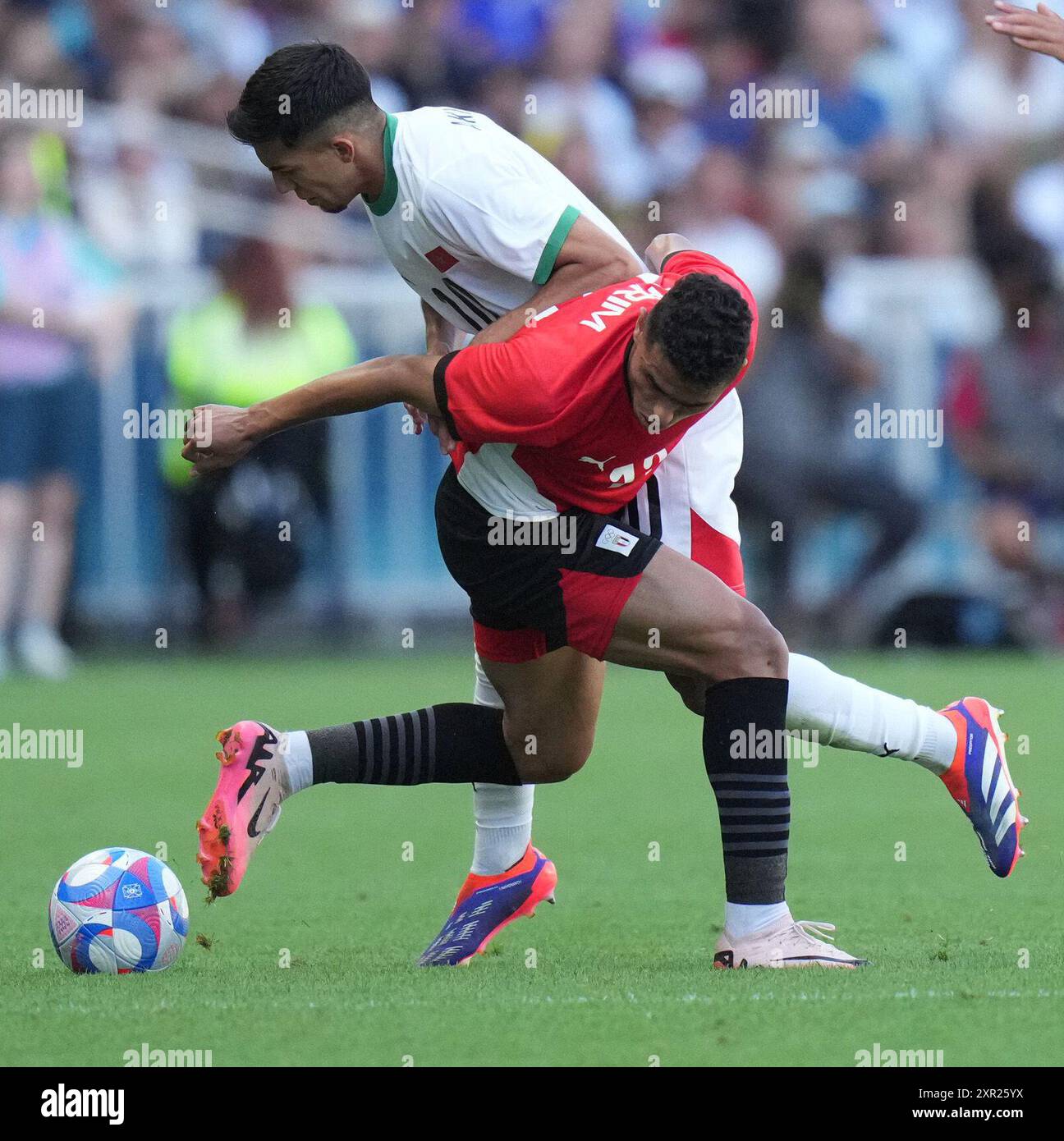 Nantes, France. 8th Aug, 2024. Karim El Debes (front) of Egypt vies ...
