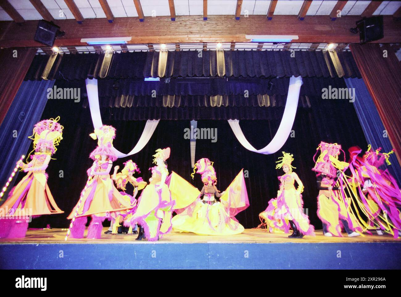 Dance rehearsal Linnaeus College, Haarlem, The Netherlands, 26-04-2001 ...