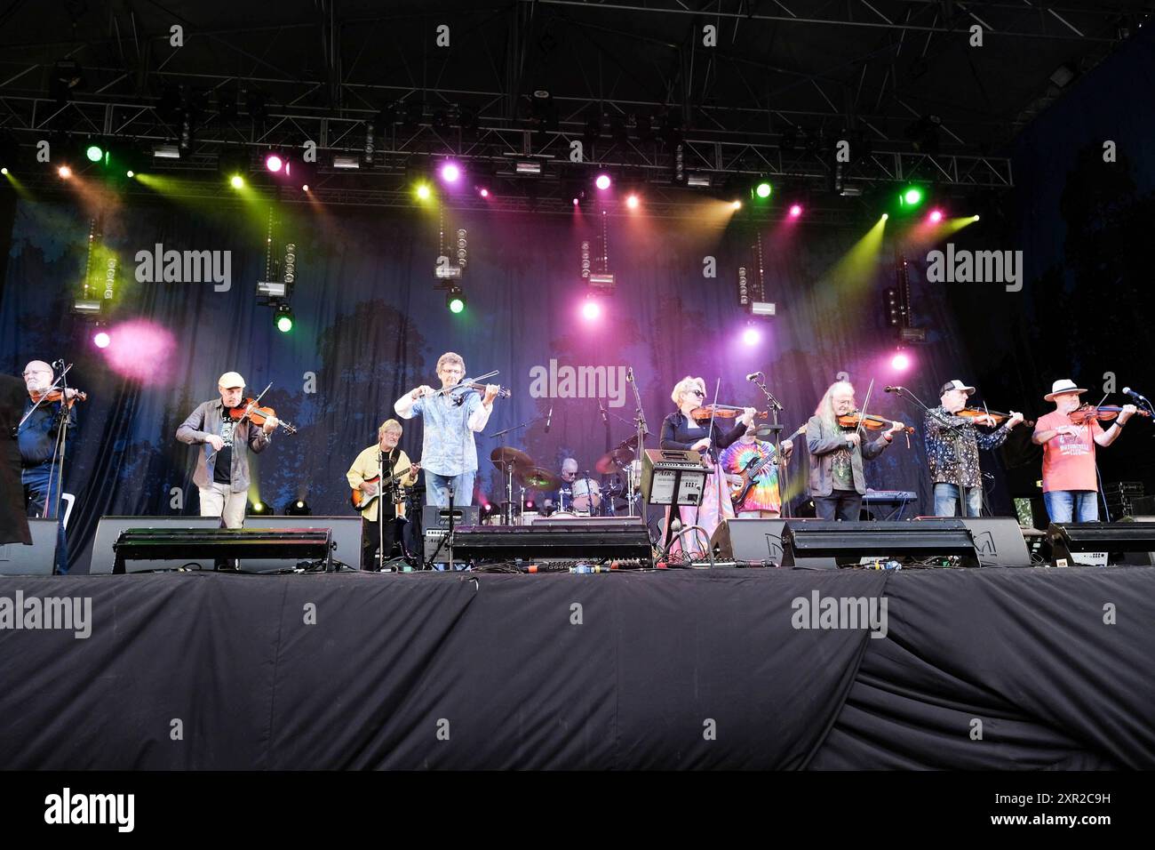 Folk band images hi-res stock photography and images - Alamy