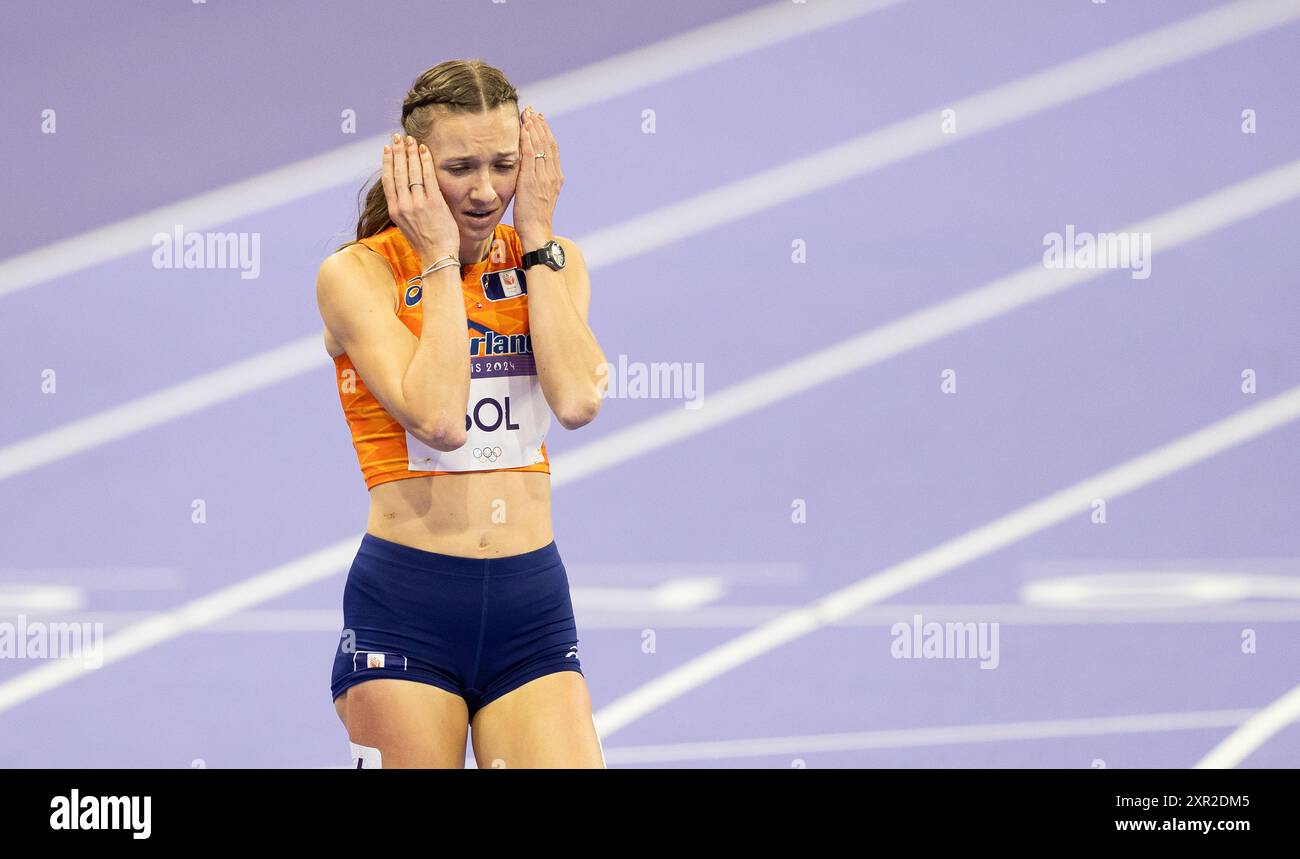 PARIS - Femke Bol in action during the final 400 meter hurdles during ...