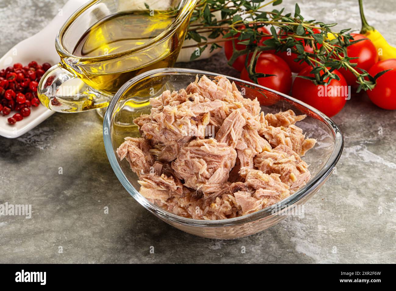 Canned tuna fillet with oil for salad Stock Photo - Alamy