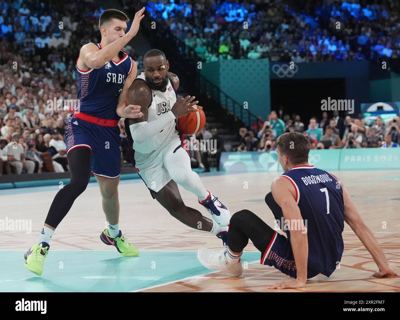 Paris, France. 08th Aug, 2024. USA's LeBron James (C) drives against ...