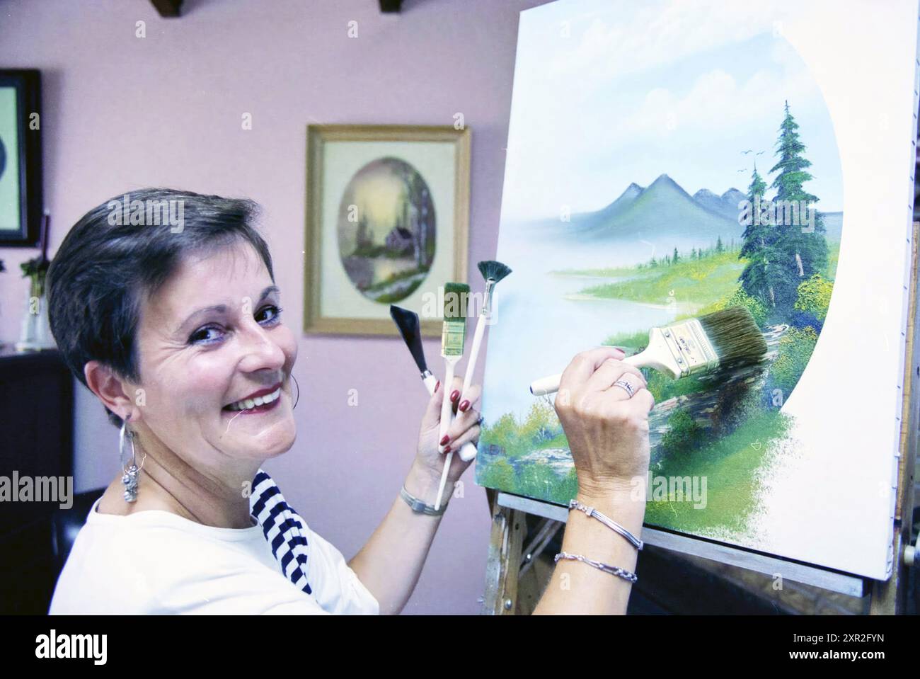 Mrs Zonneveld, Bob Ros painting method, 26-07-1999, Whizgle Dutch News ...