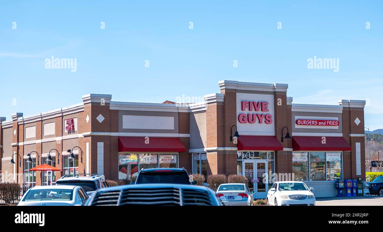 PIGEON FORGE, TN - 12 MAR 2024: Five Guys restaurant building and ...