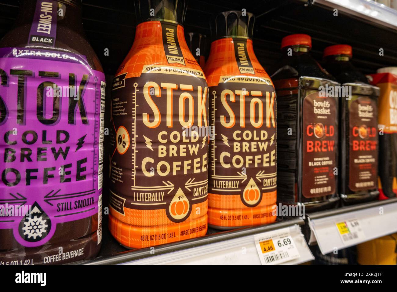 Packaged coffee display hi-res stock photography and images - Alamy