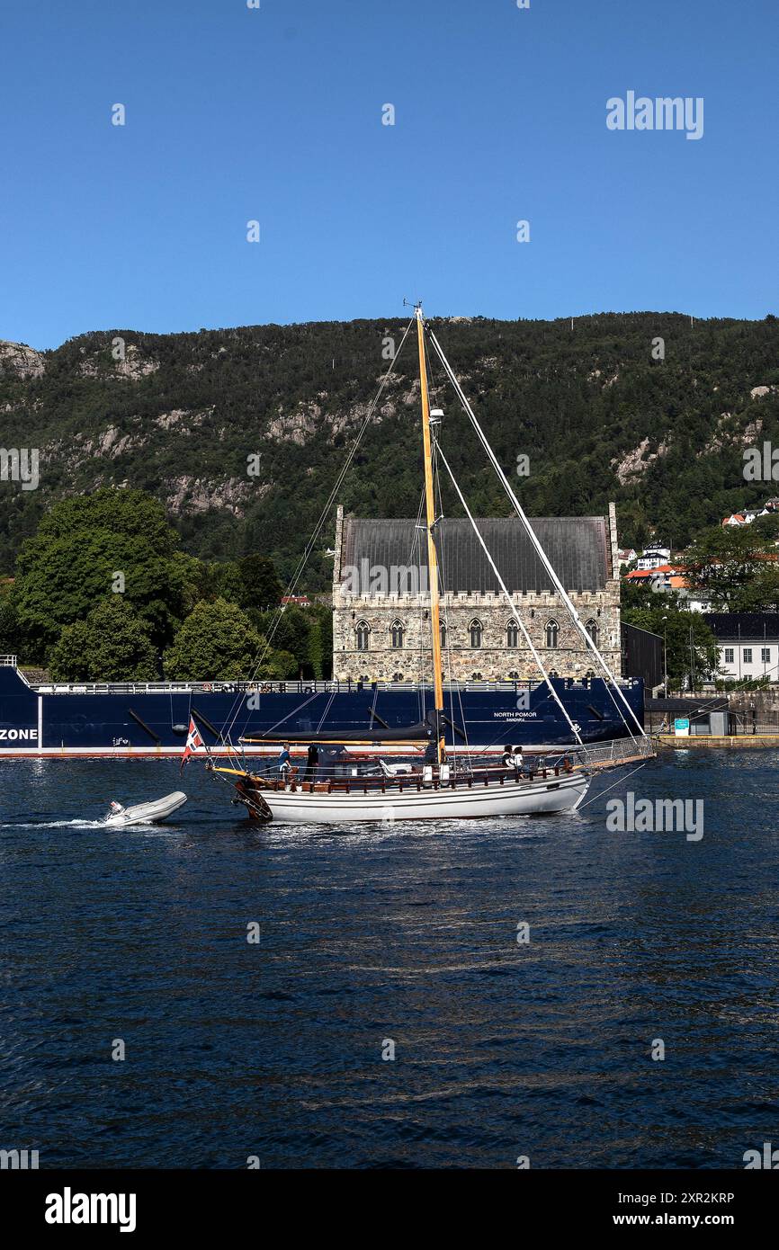 Sailboat Havbjoern arriving at Vaagen, the inner port of Bergen, Norway ...
