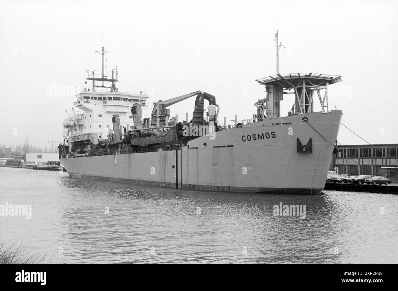 Oil spill response vessel Cosmos, Oil, 27-03-1986 Stock Photo - Alamy