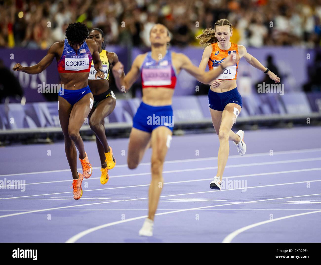 PARIS - Femke Bol in action in the final of the 400 meter hurdles ...
