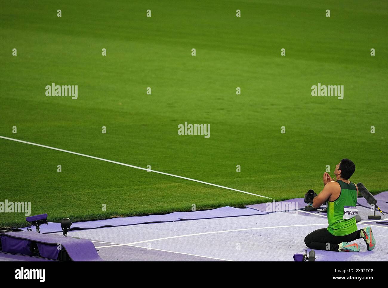 Paris, France. 8th Aug, 2024. Arshad Nadeem of Pakistan celebrates ...