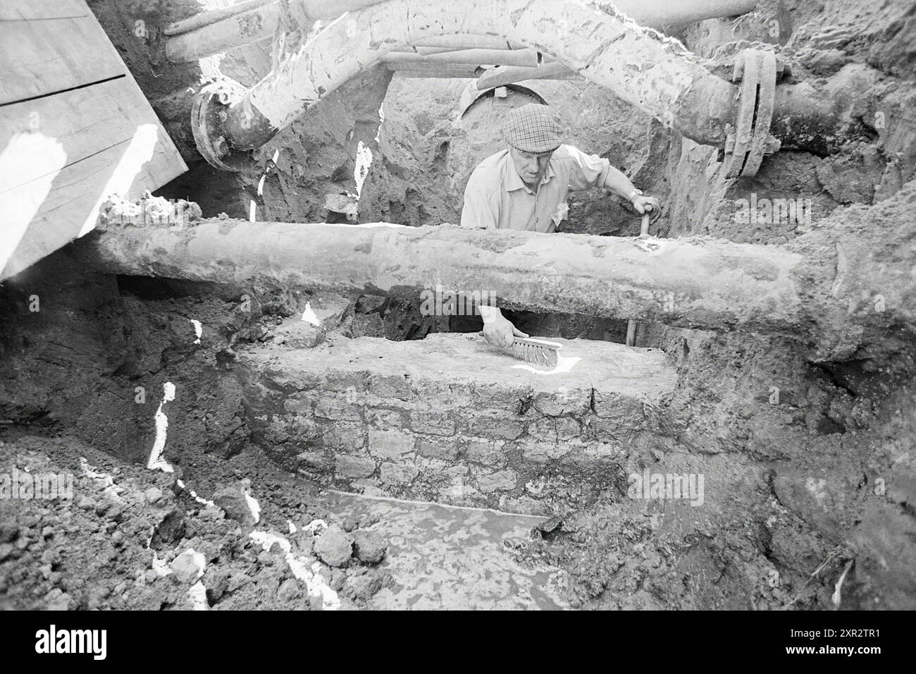 Old rampart wall damped old canal hi-res stock photography and images ...