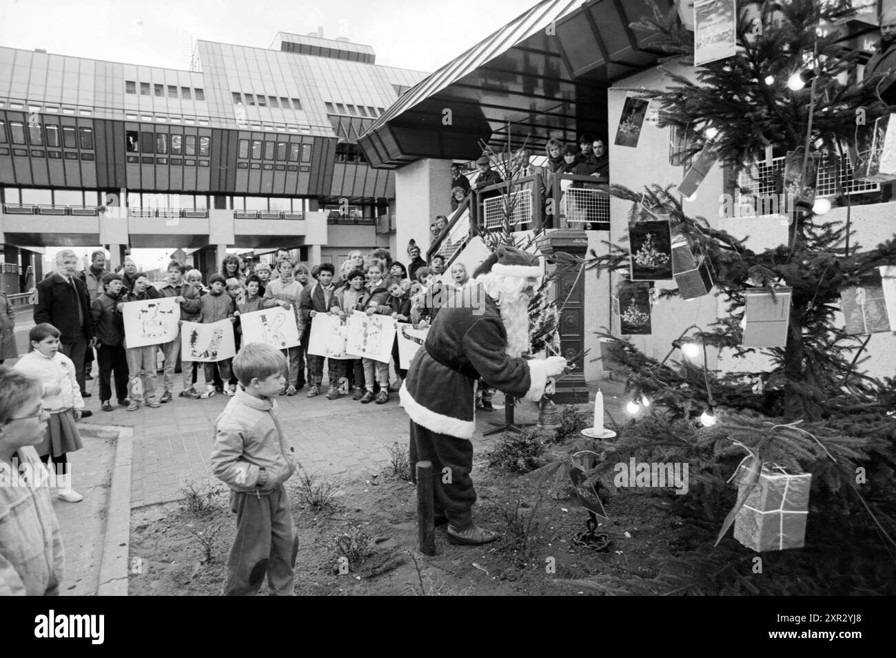 Santa Claus at EKP, Christmas and Christmas trees, PTT, postal service ...