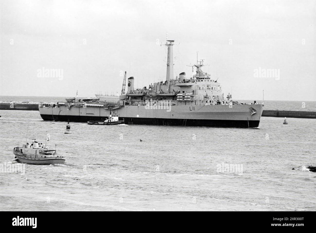 Gun salute for English warship, Ships, 26-06-1980, Whizgle Dutch News ...
