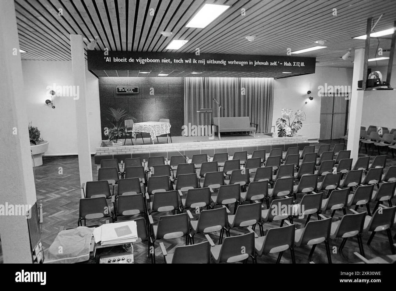 Crown hall jehovahs witnesses hi-res stock photography and images - Alamy