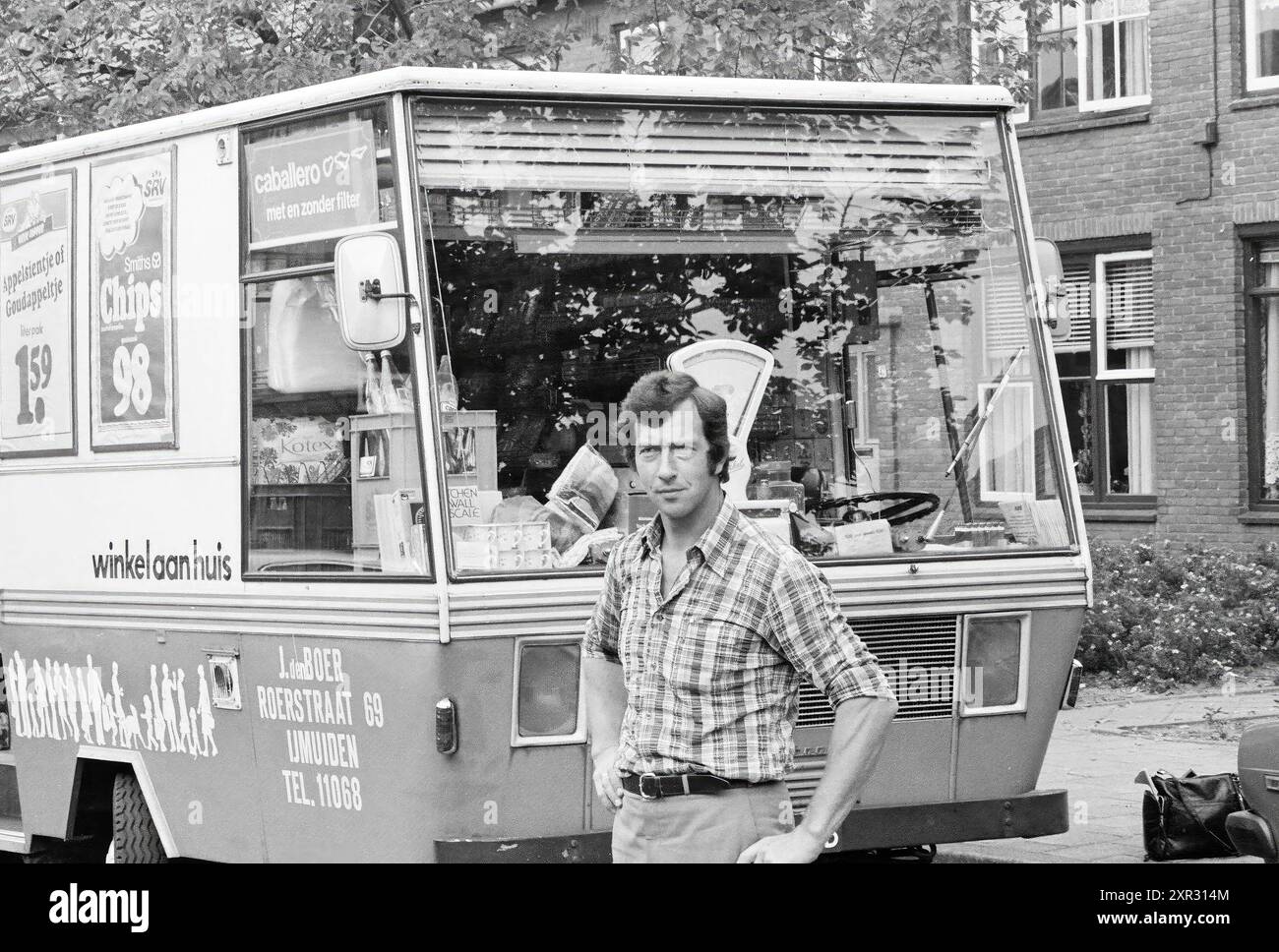Den boer srv shopkeeper hi-res stock photography and images - Alamy