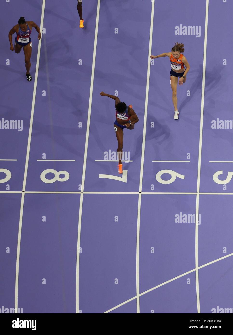 Paris, France. 8th Aug, 2024. Anna Cockrell (bottom) of the United ...
