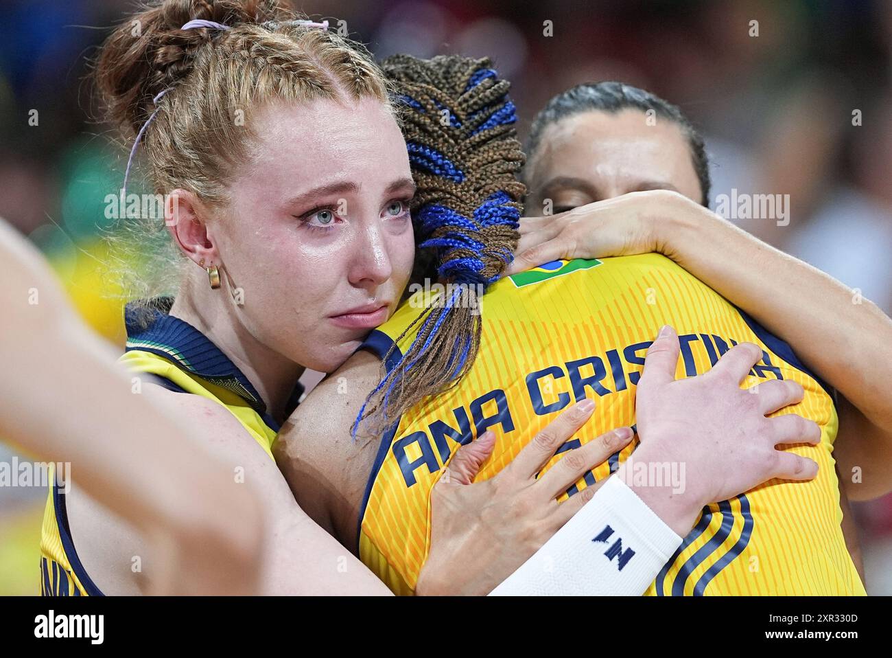 Paris, France. 8th Aug, 2024. Julia Isabelle Bergmann (L) of Brazil ...