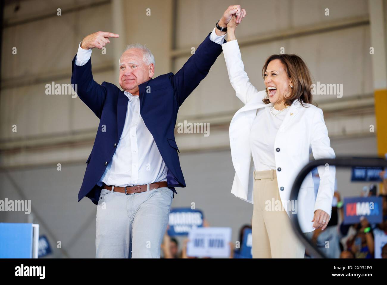 Detroit, Michigan, USA. 7th Aug, 2024. Minnesota Gov. TIM WALZ, left ...