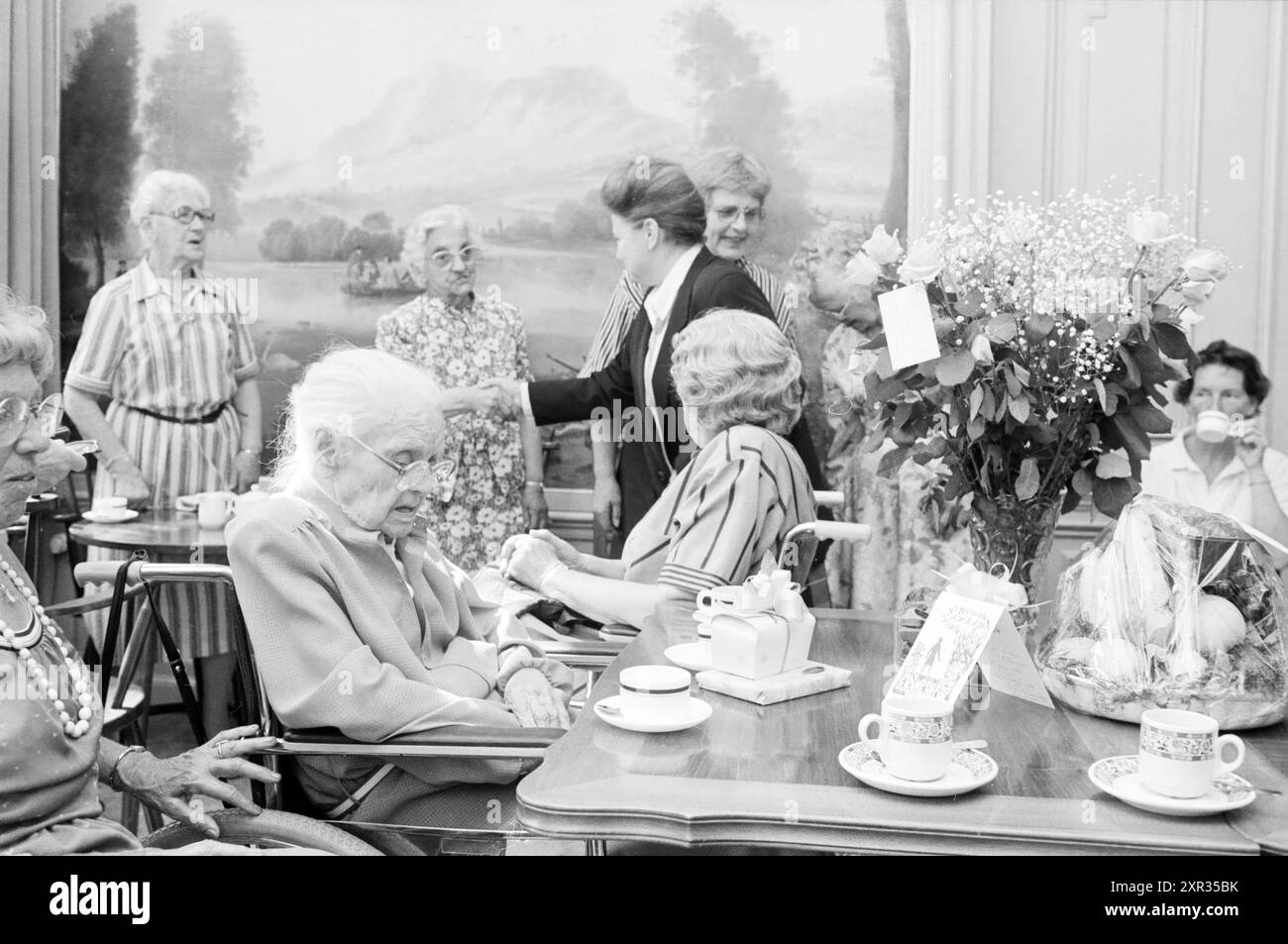 Mrs. Visser 100 years of Jans Kliniek, Centenarians, one hundred years ...