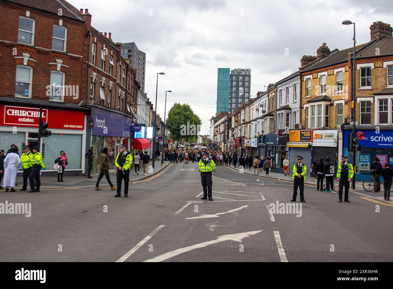 Far right counter protest walthamstow hi-res stock photography and ...