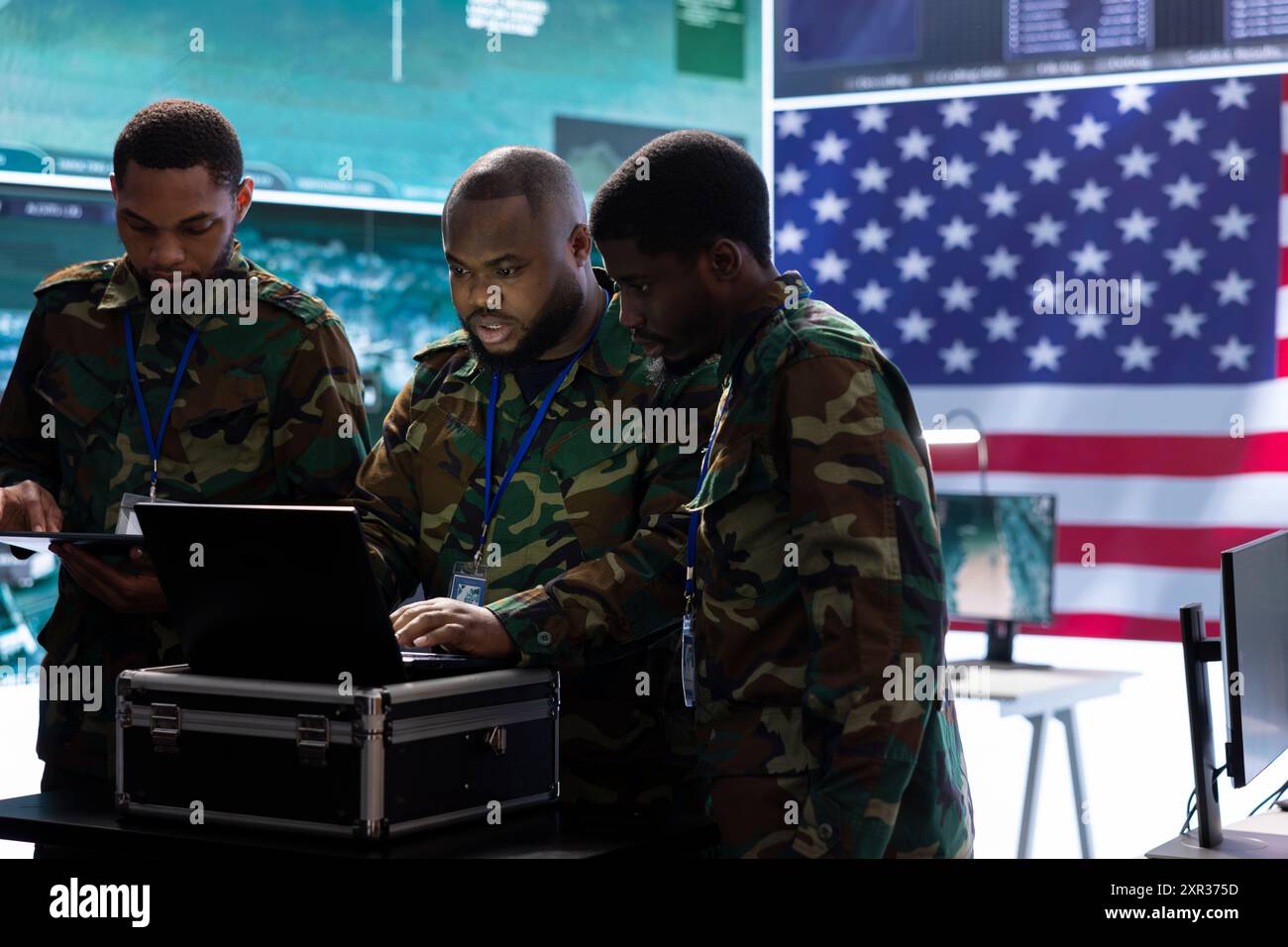 Us command post screen hi-res stock photography and images - Alamy