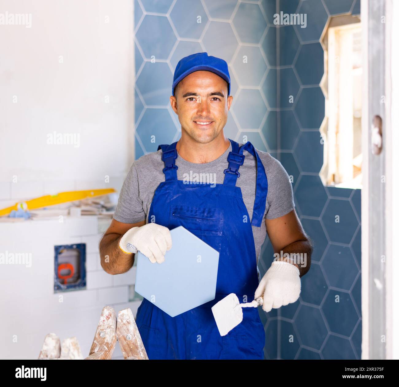 Master puts tile hi-res stock photography and images - Alamy