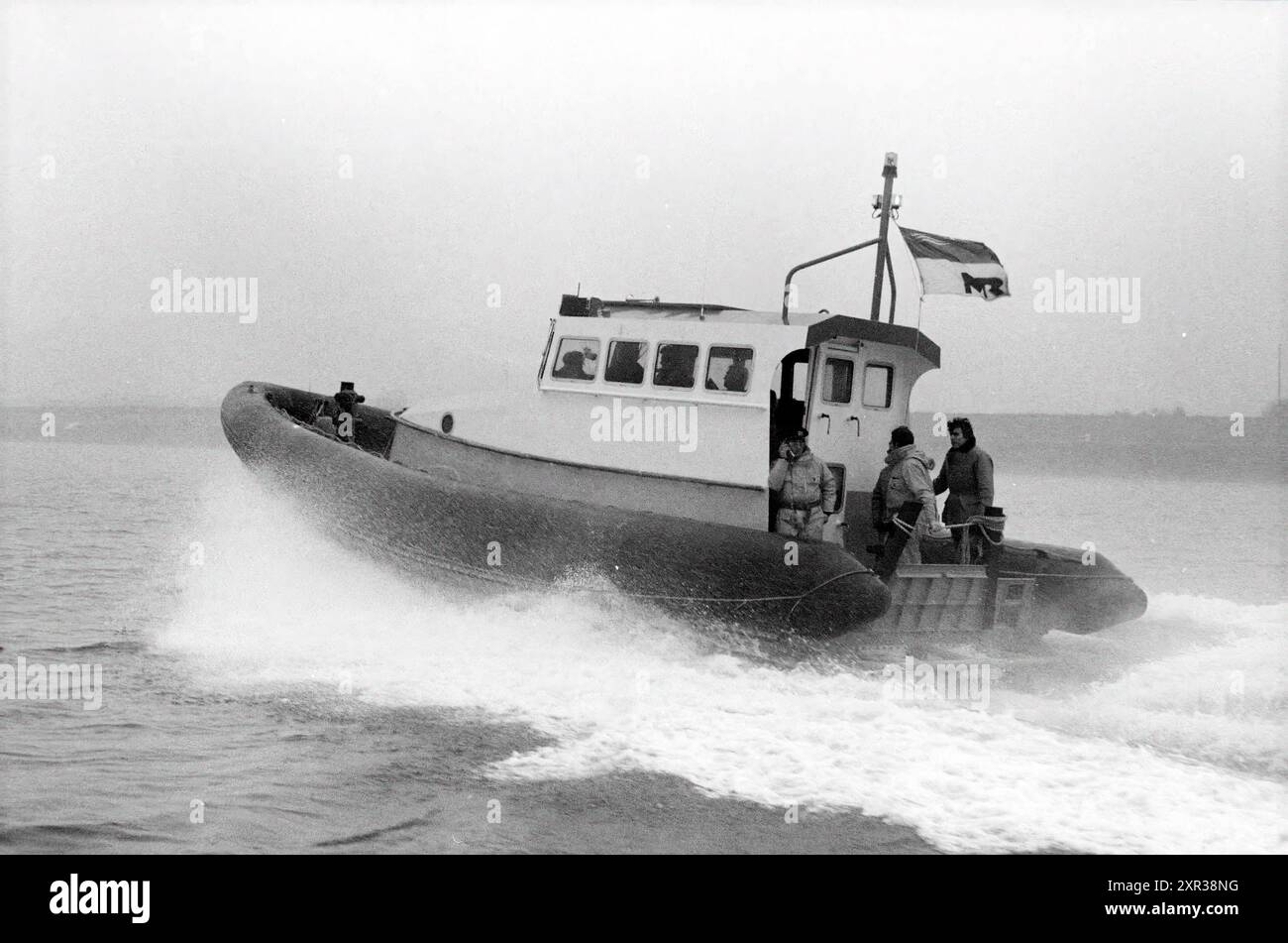 Lifeboat mulder hi-res stock photography and images - Alamy