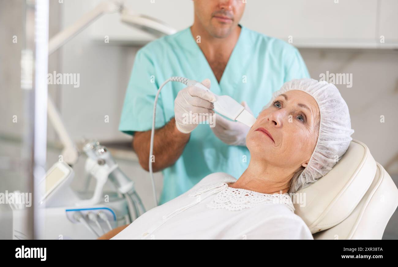 doctor uses skin scrubber Stock Photo - Alamy