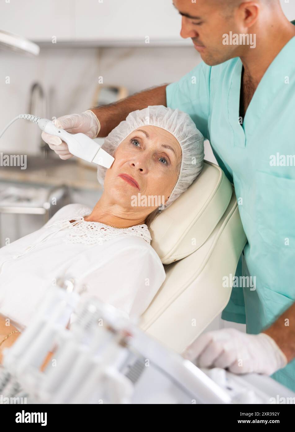 Using skin scrubber Stock Photo - Alamy