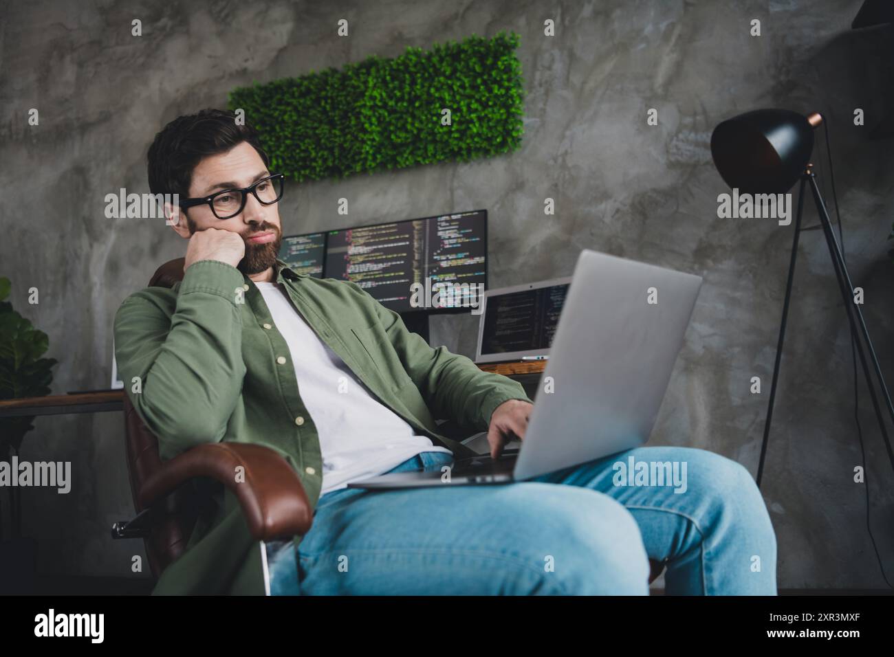 Photo of professional it specialist young man laptop computer desktop ...