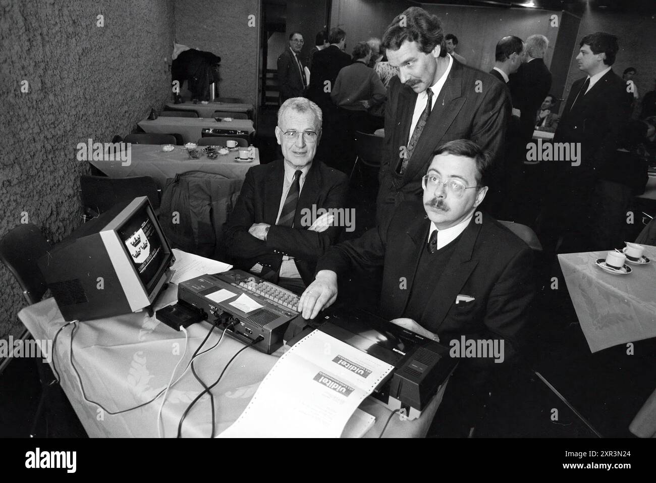 Doctors behind computer (MSD), Computers, MSD, 05-02-1987, Whizgle ...