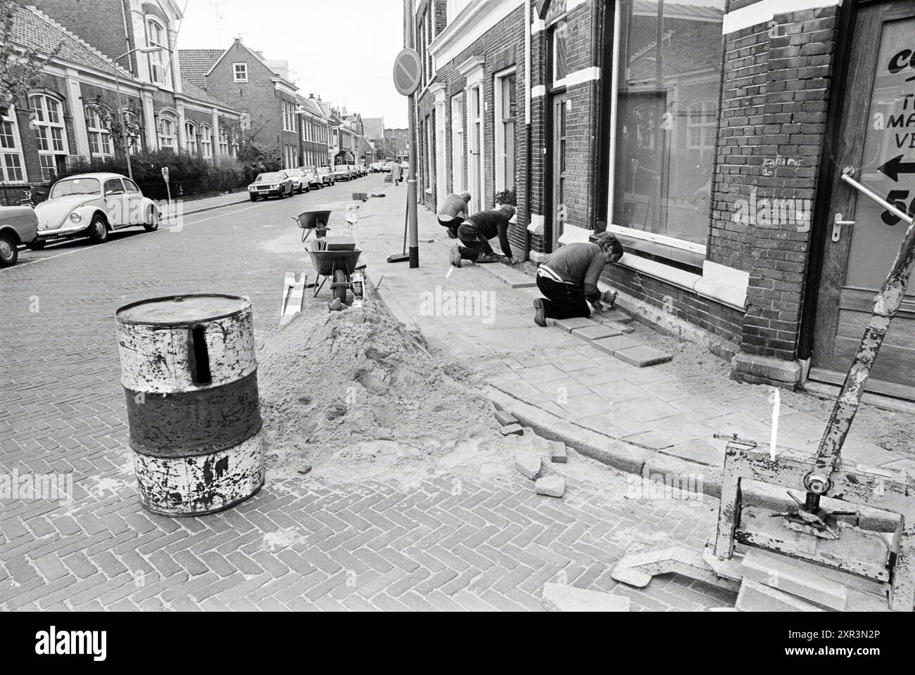 Road works 1975 hi-res stock photography and images - Alamy