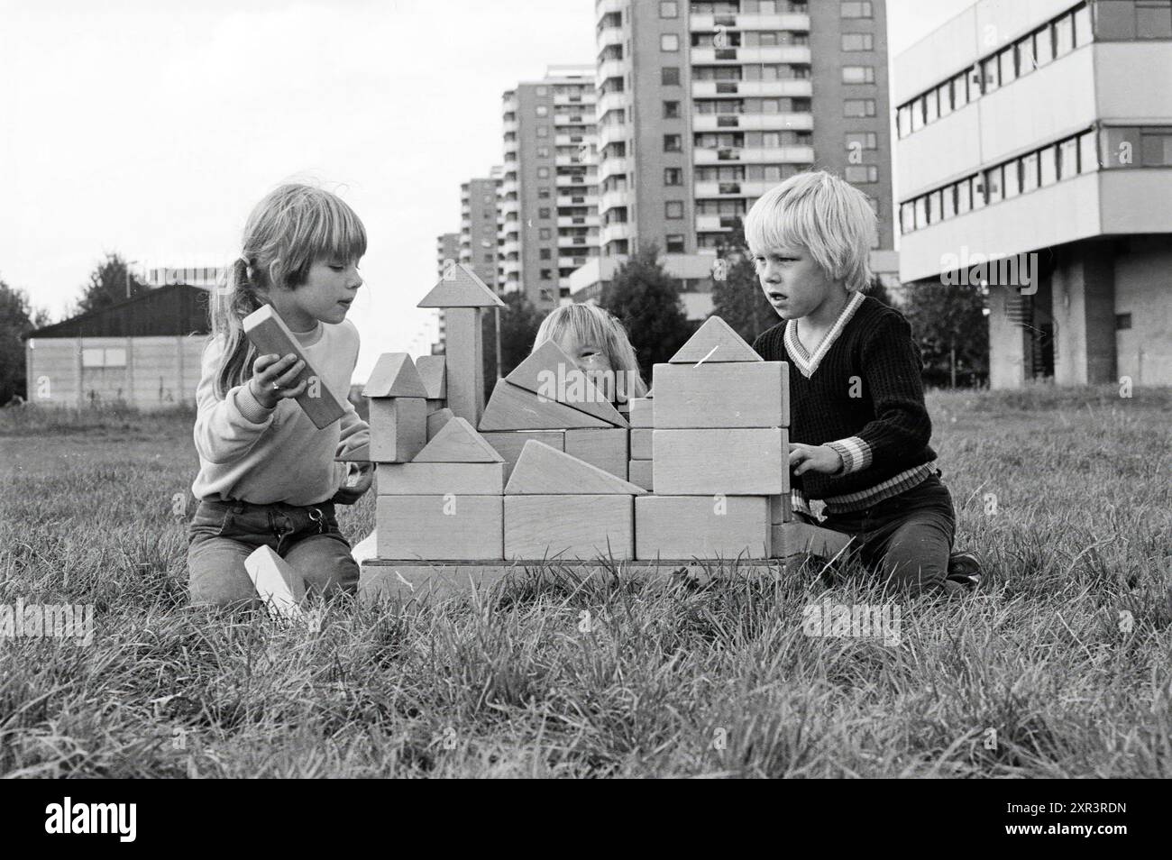 Children build wooden house Schalkwijk, Construction, construction ...