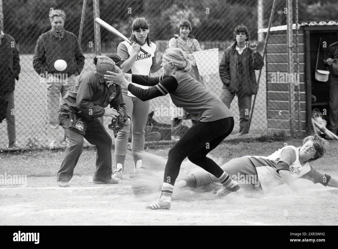 Bloemendaal-Shell, Softball, 19-06-1981, Whizgle Dutch News: Historic ...