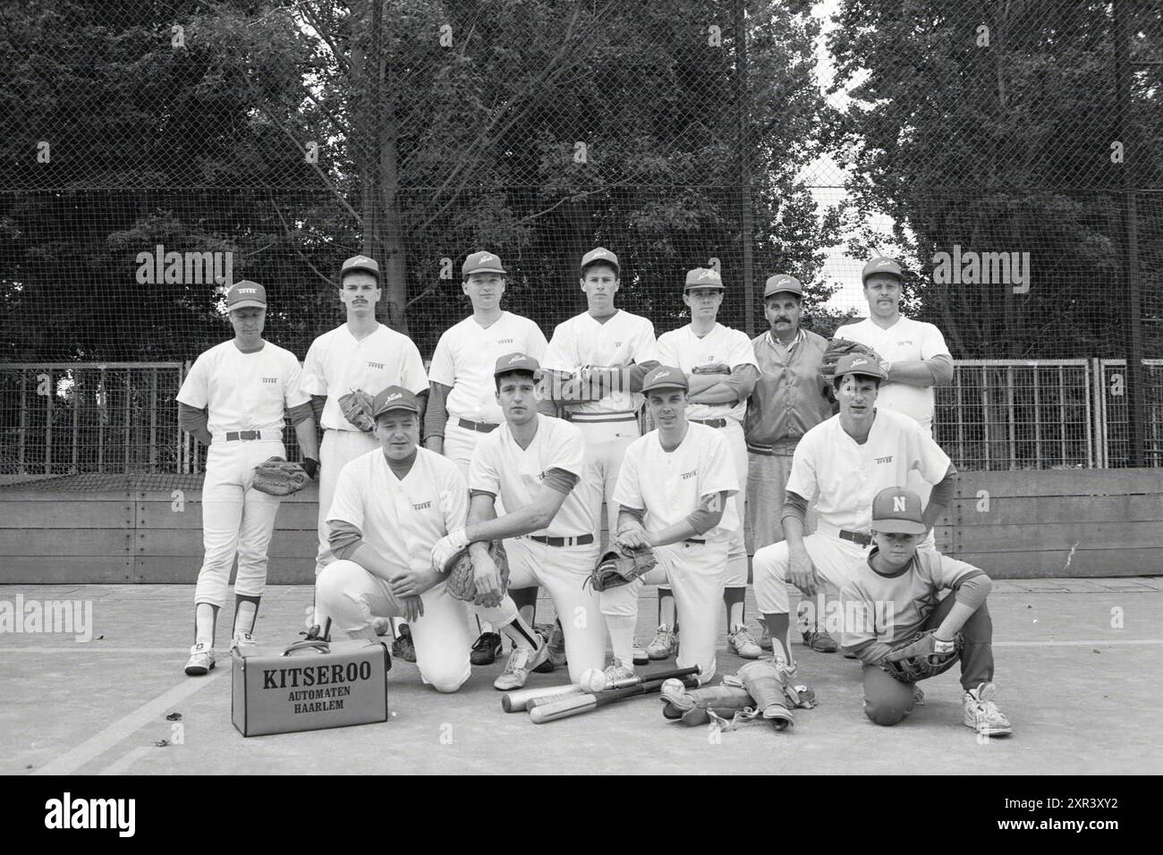 Mens softball hi-res stock photography and images - Alamy