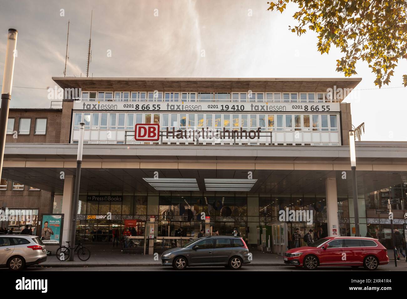 Essen hauptbahnhof central railway hi-res stock photography and images ...