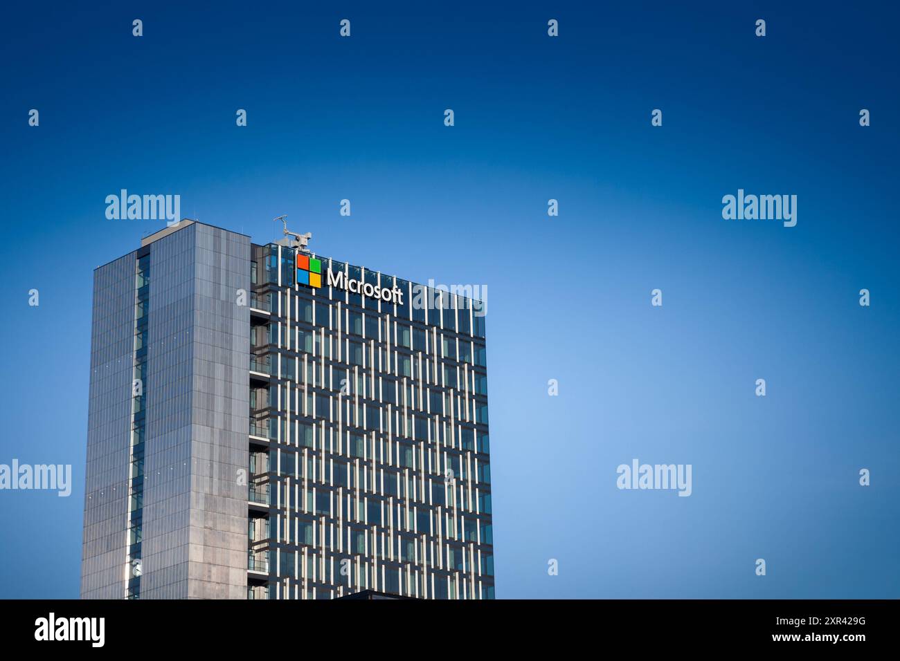 Picture of a sign with the logo of Microsoft on their main office for ...